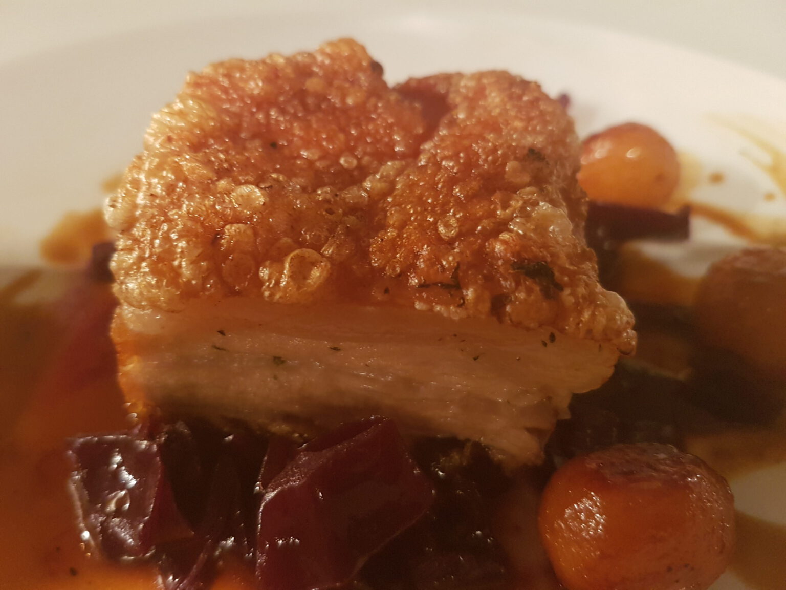 Confiteret svinebryst – svin på den helt fede måde - Hvad Drikker Man Til?